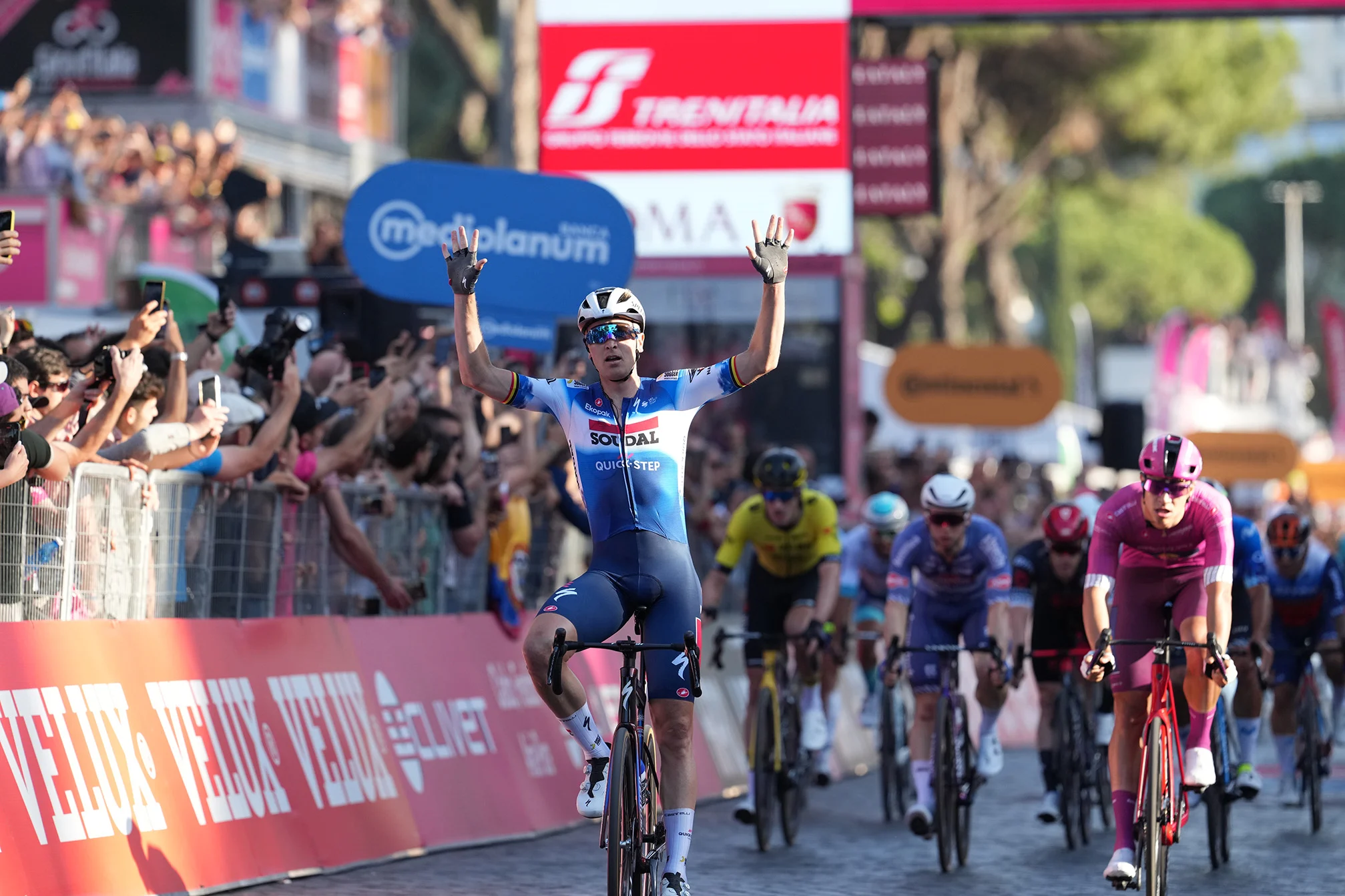 Merlier vandt i Rom. Se resultater fra 21. etape af Giro d'Italia 2024 ... Merlier vandt i Rom. Se resultater fra 21. etape af Giro d'Italia 2024 ...